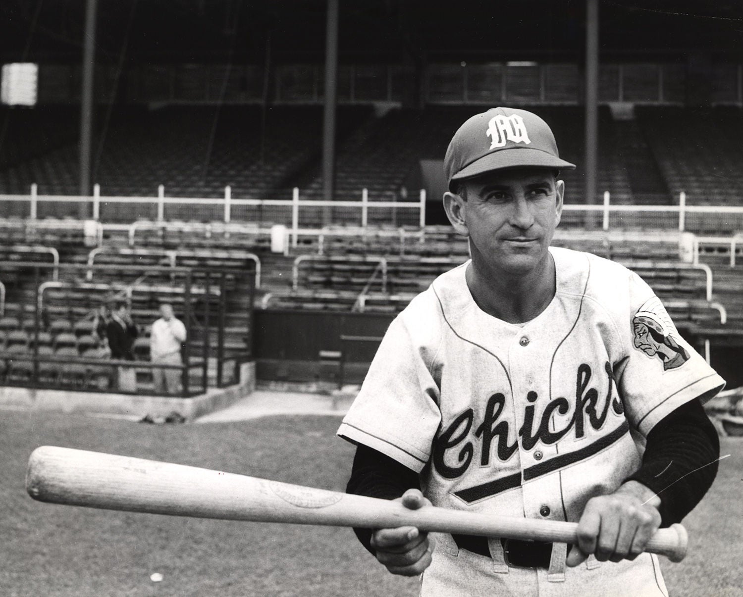 Luke Appling homers off Warren Spahn in Cracker Jack Old Timers Game at ...