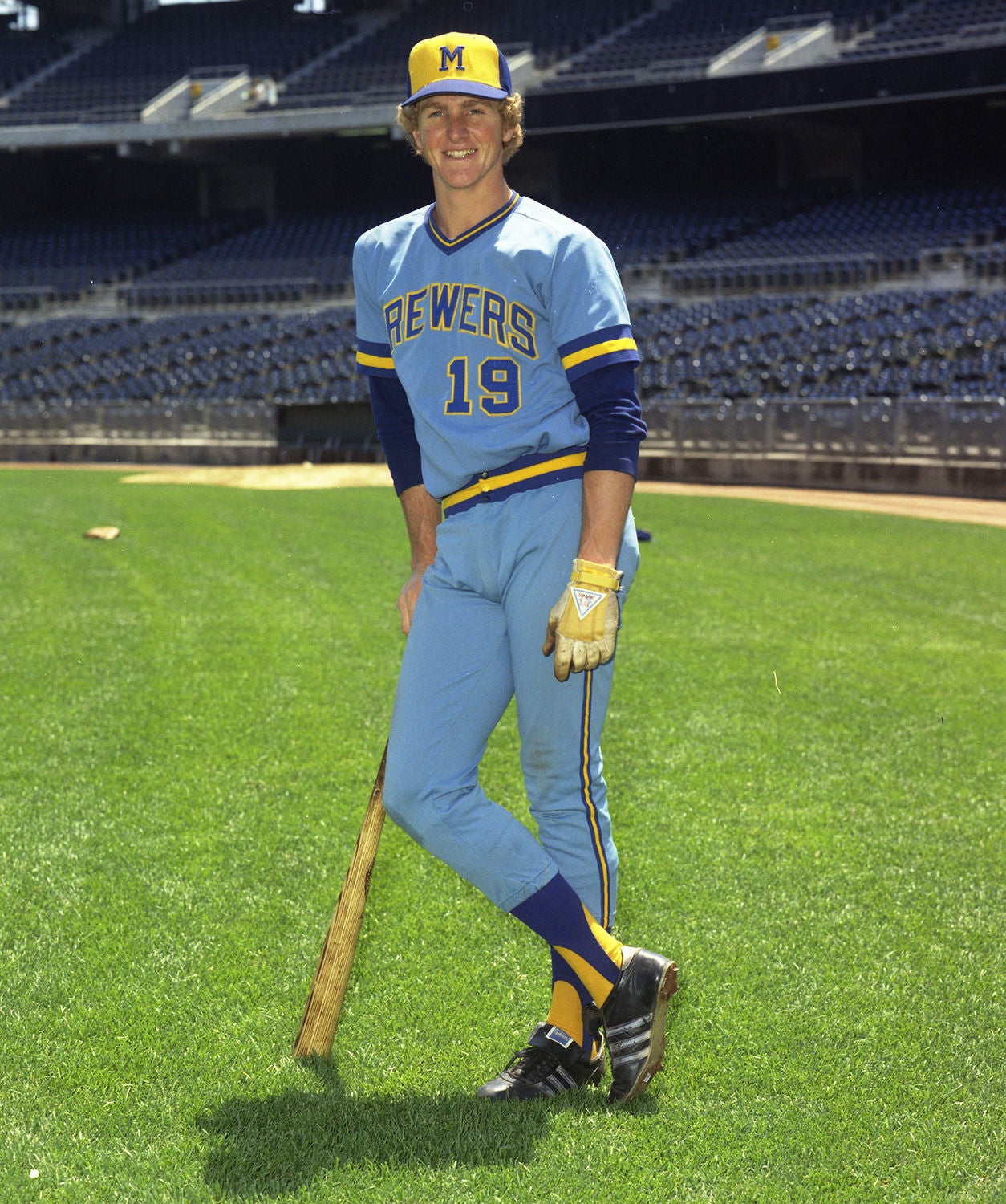 Robin Yount plays his 242nd game as a teenager, breaking Mel Ott’s ...