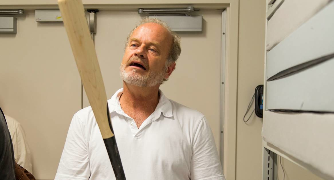 Crane Game: Kelsey Grammer visits Hall of Fame | Baseball Hall of Fame